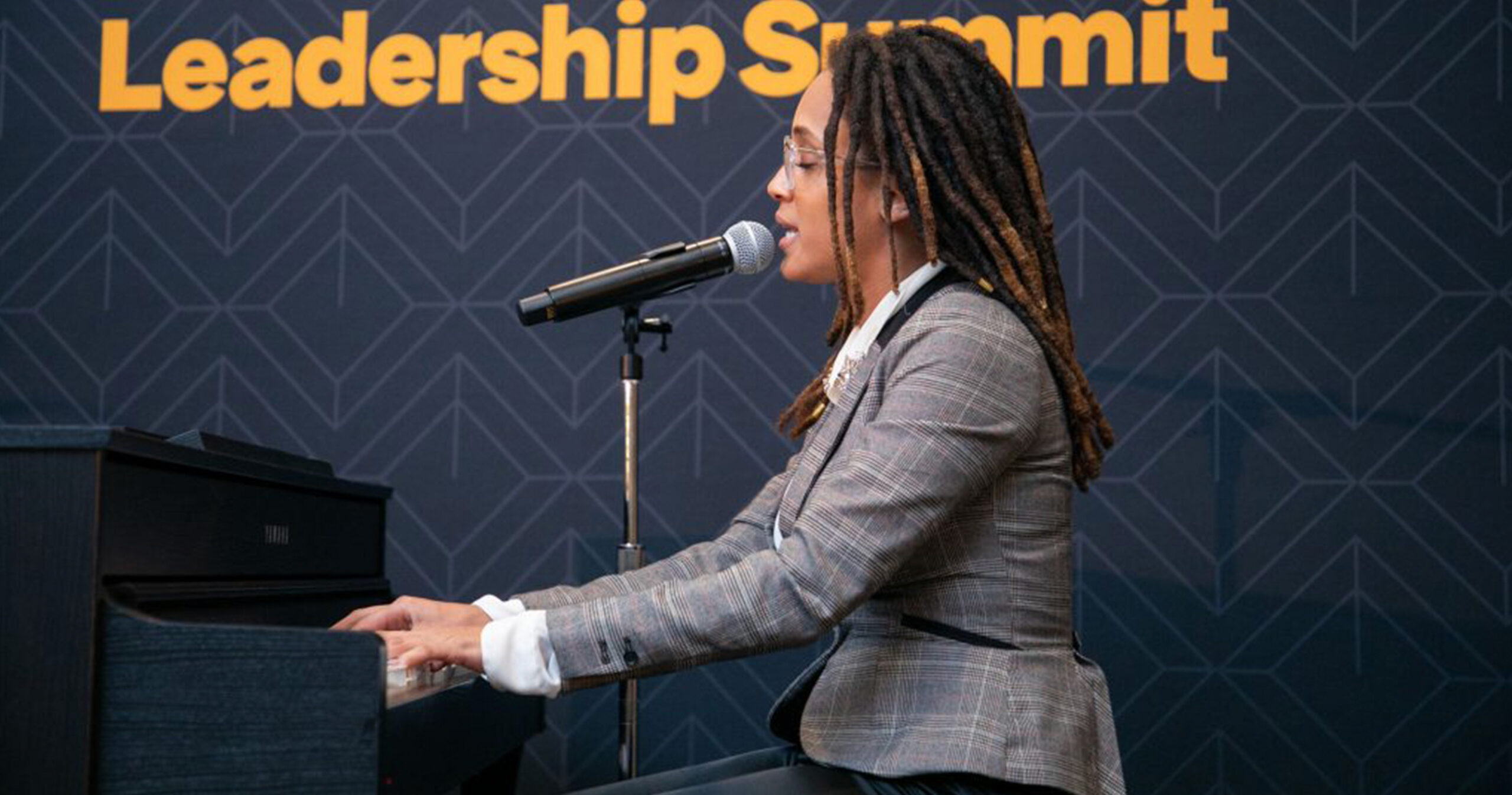 Phyllisia Ross: Inspiring Other Women to Shine